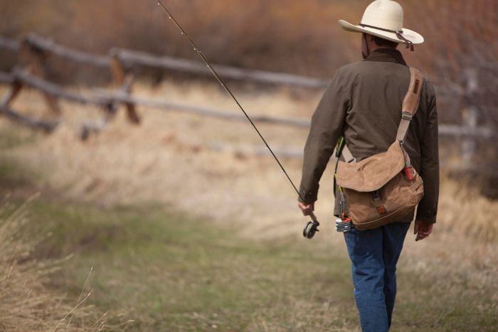 FISHPOND LODGEPOLE FISHING SATCHEL